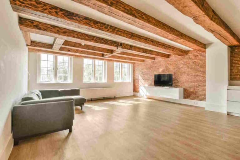 Rénovation : comment isoler entre des poutres apparentes sans perdre de ...